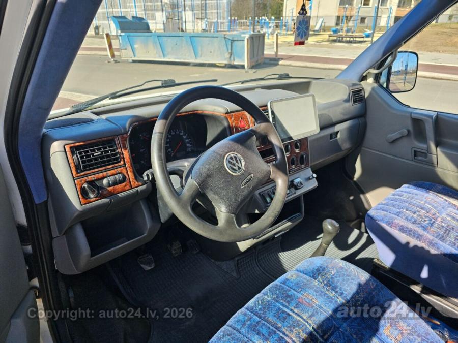 White Volkswagen Transporter 2001 in Tallinn, with an engine capacity of 2.50 L and mileage of 440 thousand km for 4699 €, photo 14 on AUTOMOTO.COM.LV