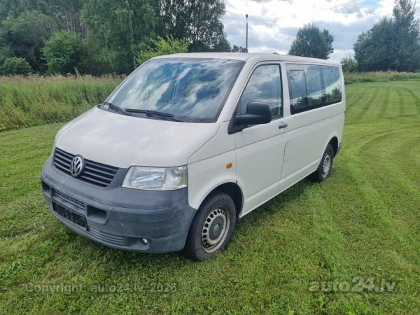 White Volkswagen Transporter 2004 in Tallinn, with an engine capacity of 2.50 L and mileage of 254 thousand km for 3750 €, photo 2 on AUTOMOTO.COM.LV
