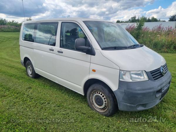 White Volkswagen Transporter 2004 in Tallinn, with an engine capacity of 2.50 L and mileage of 254 thousand km for 3750 €, photo 3 on AUTOMOTO.COM.LV