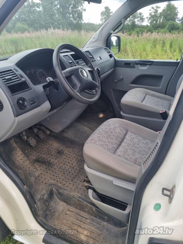 White Volkswagen Transporter 2004 in Tallinn, with an engine capacity of 2.50 L and mileage of 254 thousand km for 3750 €, photo 9 on AUTOMOTO.COM.LV