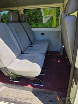 White Volkswagen Transporter 2007 in Voru, with an engine capacity of 2.50 L and mileage of 410 thousand km for 5000 €, photo 7 on AUTOMOTO.COM.LV