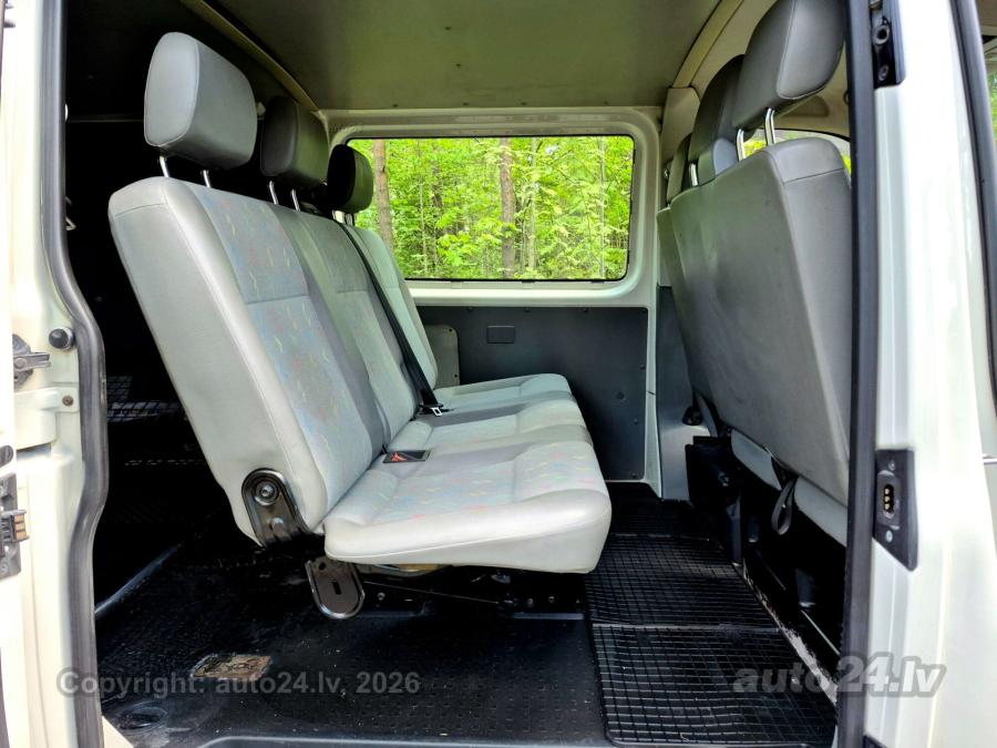 White Volkswagen Transporter 2009 in Tallinn, with an engine capacity of 2.50 L and mileage of 507 thousand km for 4850 €, photo 10 on AUTOMOTO.COM.LV