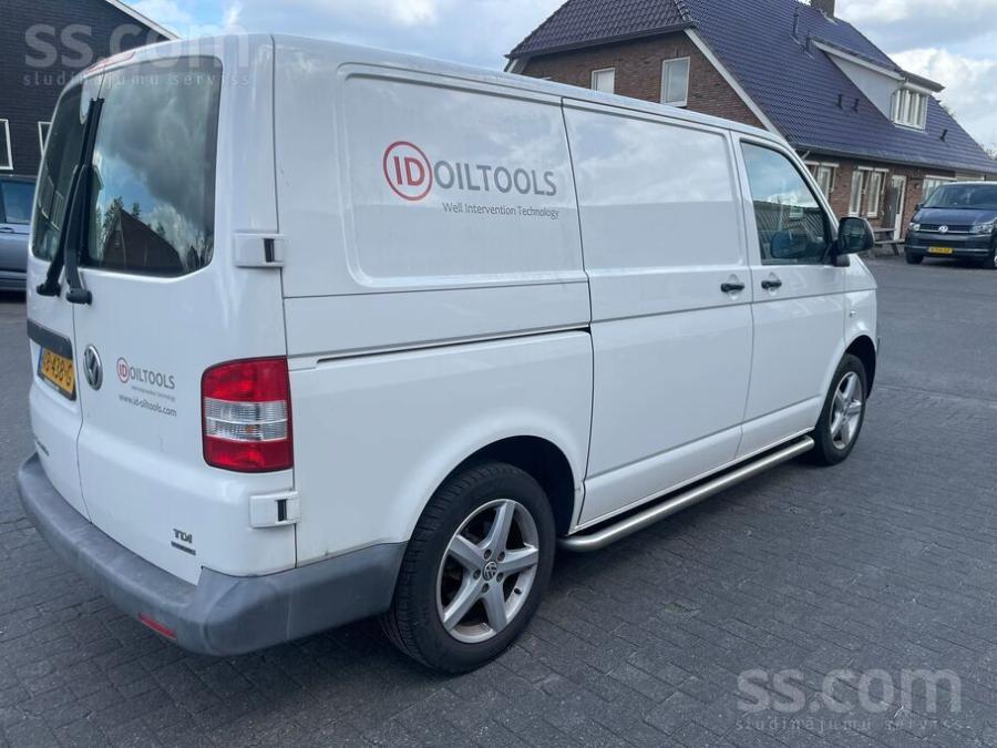 Balts Volkswagen Transporter 2013 Rīga, ar dzinēja tilpumu 2.00 L un nobraukumu 0 tūkst. km par 7800 €, foto 1 vietnē AUTOMOTO.COM.LV