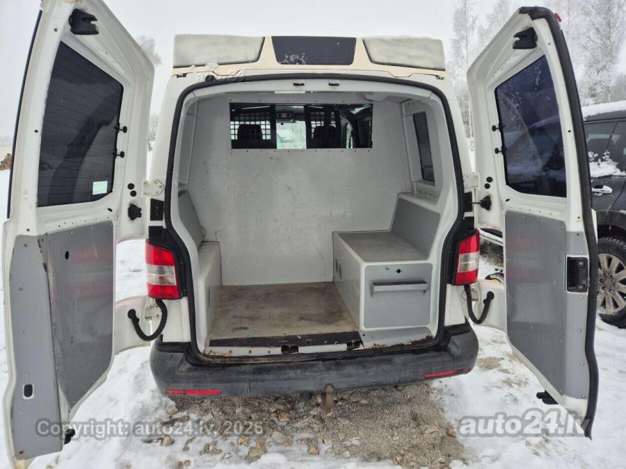 Balts Volkswagen Transporter 2014 Tartu, ar dzinēja tilpumu 2.00 L un nobraukumu 433 tūkst. km par 8560 €, foto 14 vietnē AUTOMOTO.COM.LV