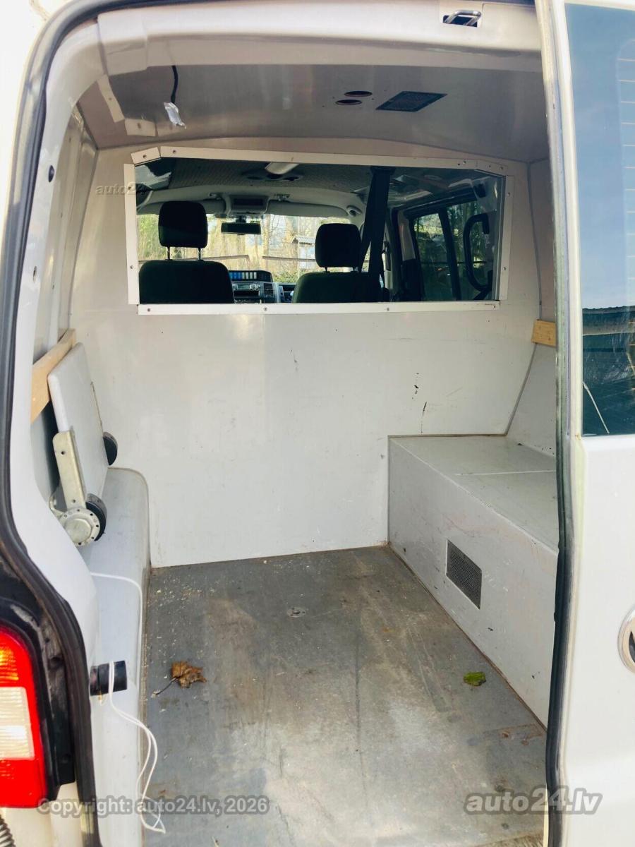 White Volkswagen Transporter 2014 in Haapsalu, with an engine capacity of 2.00 L and mileage of 450 thousand km for 6200 €, photo 4 on AUTOMOTO.COM.LV