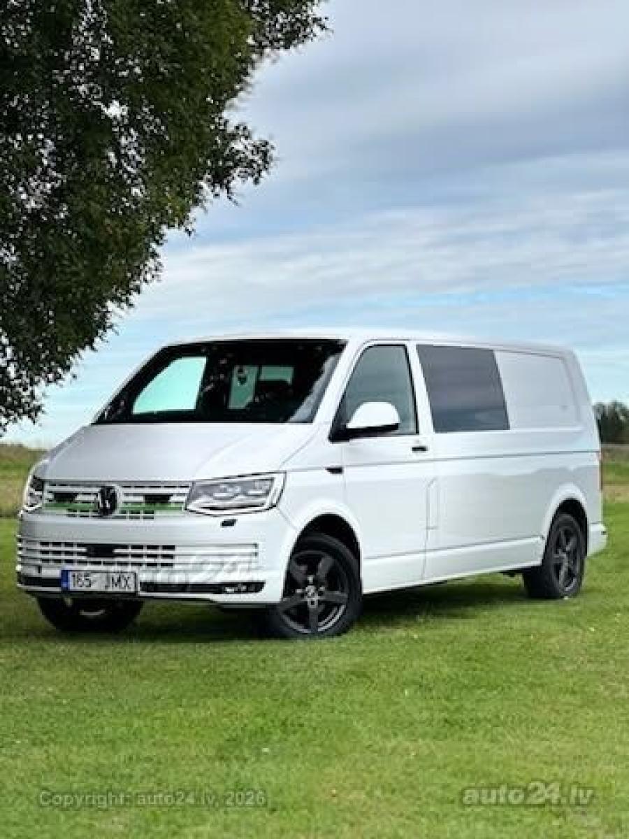 White Volkswagen Transporter 2017 in Tartu, with an engine capacity of 2.00 L and mileage of 323 thousand km for 17500 €, photo 3 on AUTOMOTO.COM.LV