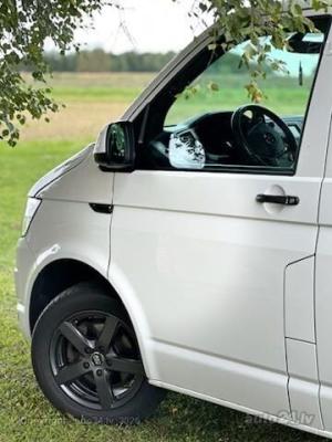 White Volkswagen Transporter 2017 in Tartu, with an engine capacity of 2.00 L and mileage of 323 thousand km for 17500 €, photo 4 on AUTOMOTO.COM.LV