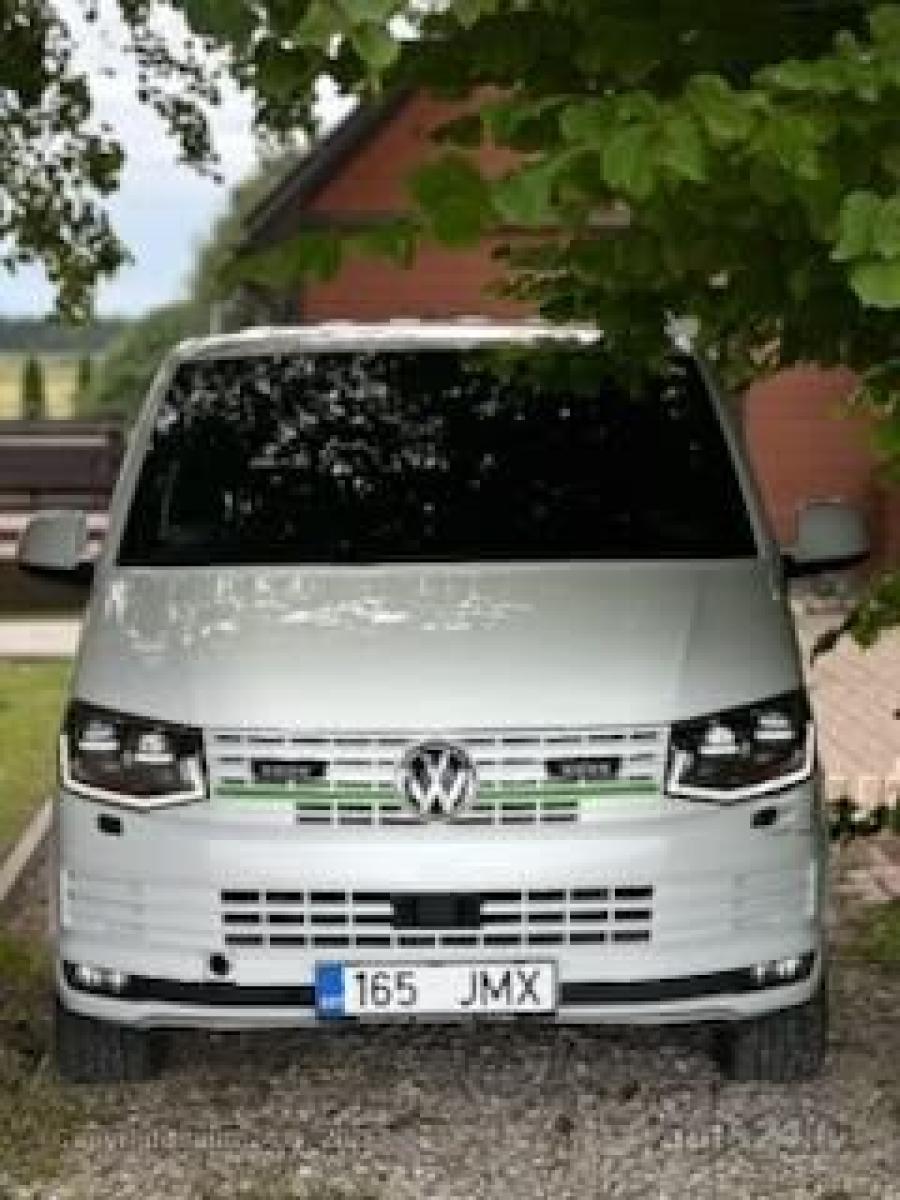White Volkswagen Transporter 2017 in Tartu, with an engine capacity of 2.00 L and mileage of 323 thousand km for 17500 €, photo 6 on AUTOMOTO.COM.LV