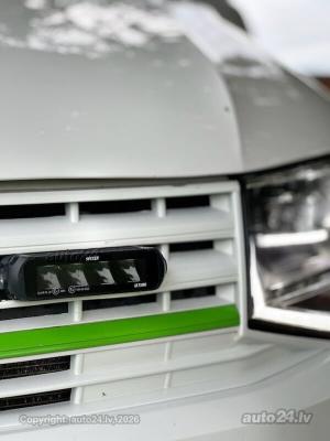White Volkswagen Transporter 2017 in Tartu, with an engine capacity of 2.00 L and mileage of 323 thousand km for 17500 €, photo 7 on AUTOMOTO.COM.LV