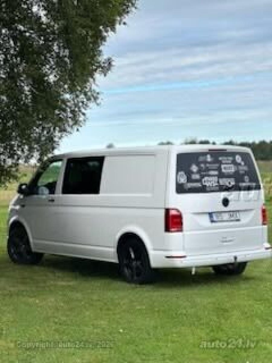 White Volkswagen Transporter 2017 in Tartu, with an engine capacity of 2.00 L and mileage of 323 thousand km for 17500 €, photo 9 on AUTOMOTO.COM.LV
