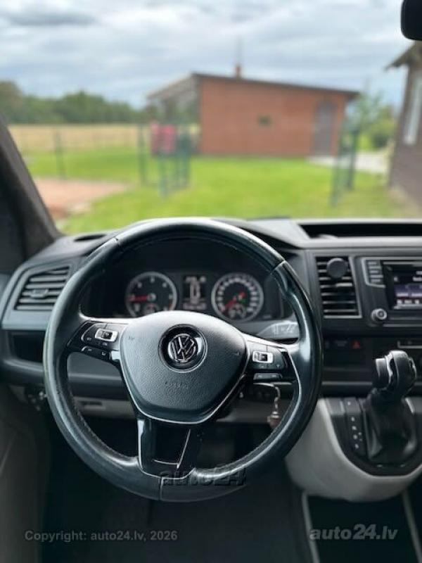 White Volkswagen Transporter 2017 in Tartu, with an engine capacity of 2.00 L and mileage of 323 thousand km for 17500 €, photo 10 on AUTOMOTO.COM.LV