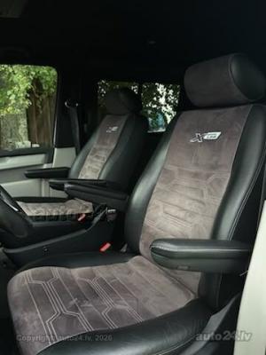 White Volkswagen Transporter 2017 in Tartu, with an engine capacity of 2.00 L and mileage of 323 thousand km for 17500 €, photo 15 on AUTOMOTO.COM.LV