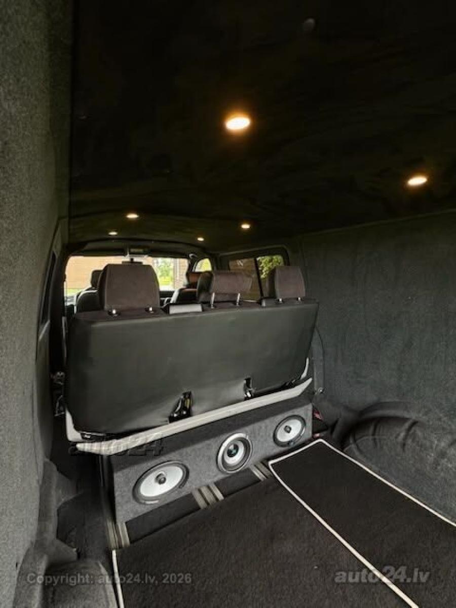 White Volkswagen Transporter 2017 in Tartu, with an engine capacity of 2.00 L and mileage of 323 thousand km for 17500 €, photo 18 on AUTOMOTO.COM.LV