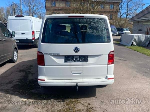 White Volkswagen Transporter 2018 in Tallinn, with an engine capacity of 2.00 L and mileage of 221 thousand km for 19220 €, photo 4 on AUTOMOTO.COM.LV