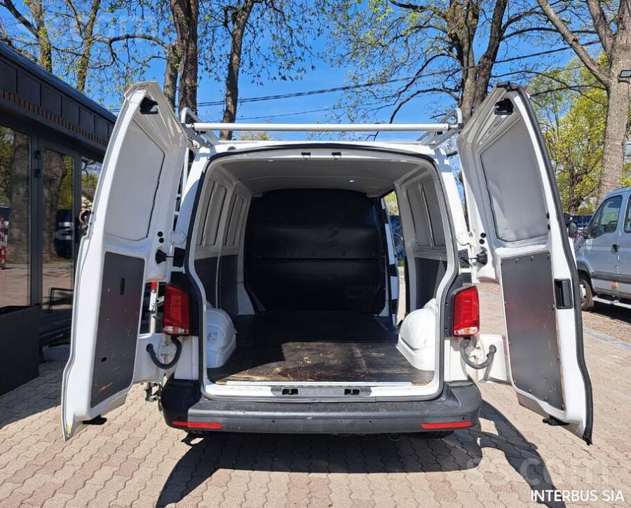 White Volkswagen Transporter 2021 in Riga, with an engine capacity of 2.00 L and mileage of 0 thousand km for 22869 €, photo 6 on AUTOMOTO.COM.LV