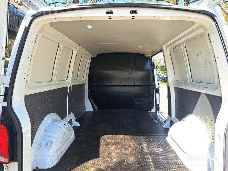 White Volkswagen Transporter 2021 in Riga, with an engine capacity of 2.00 L and mileage of 0 thousand km for 22869 €, photo 7 on AUTOMOTO.COM.LV