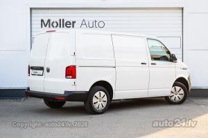 White Volkswagen Transporter 2022 in Riga, with an engine capacity of 2.00 L and mileage of 180 thousand km for 19420 €, photo 4 on AUTOMOTO.COM.LV