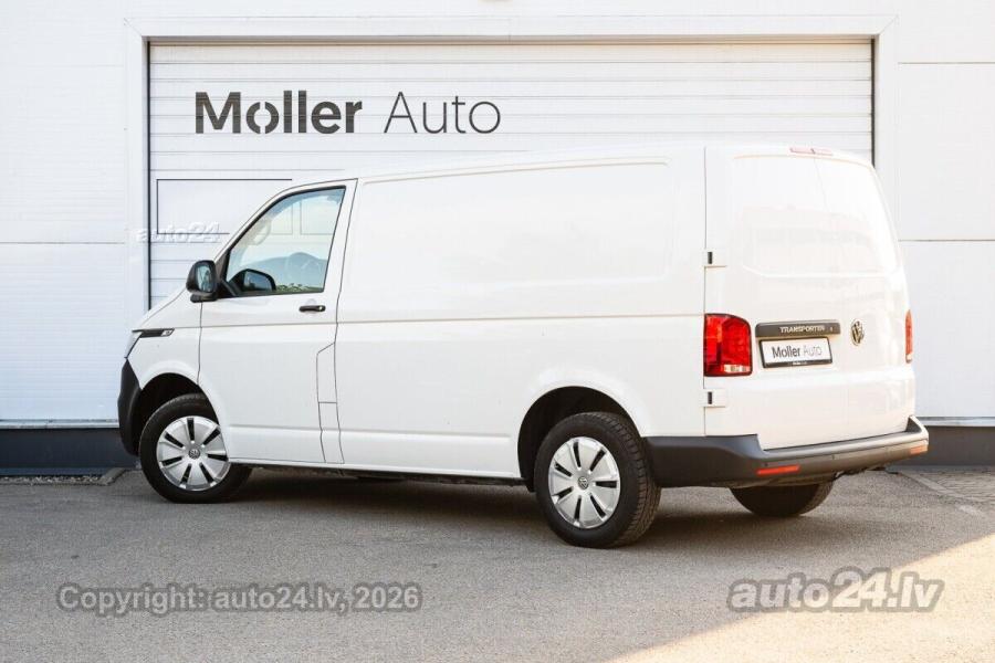 White Volkswagen Transporter 2022 in Riga, with an engine capacity of 2.00 L and mileage of 180 thousand km for 19420 €, photo 5 on AUTOMOTO.COM.LV