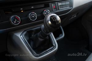 White Volkswagen Transporter 2022 in Riga, with an engine capacity of 2.00 L and mileage of 180 thousand km for 19420 €, photo 16 on AUTOMOTO.COM.LV