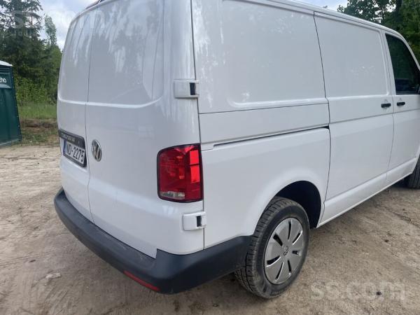 White Volkswagen Transporter 2022 in Riga, with an engine capacity of 2.00 L and mileage of 145 thousand km for 14990 €, photo 6 on AUTOMOTO.COM.LV