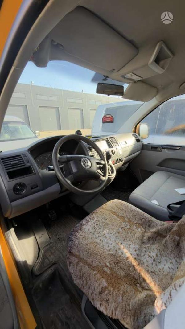Yellow Volkswagen Transporter 2006 in Kaunas, with an engine capacity of 2.46 L and mileage of 309 thousand km for 5600 €, photo 5 on AUTOMOTO.COM.LV