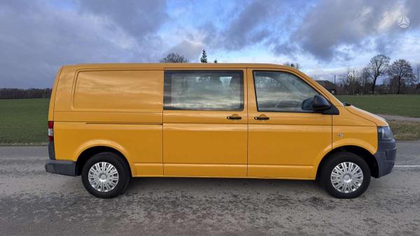 Yellow Volkswagen Transporter 2013 in Kelme, with an engine capacity of 2.00 L and mileage of 339 thousand km for 10700 €, photo 7 on AUTOMOTO.COM.LV