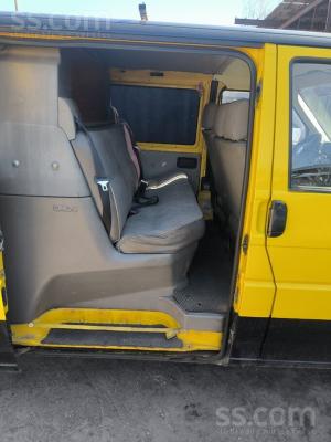 Yellow Volkswagen Transporter 1998 in Riga, with an engine capacity of 2.40 L and mileage of 490 thousand km for 2650 €, photo 12 on AUTOMOTO.COM.LV