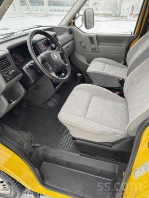 Yellow Volkswagen Transporter 2001 in Rezekne, with an engine capacity of 2.50 L and mileage of 150 thousand km for 5999 €, photo 9 on AUTOMOTO.COM.LV
