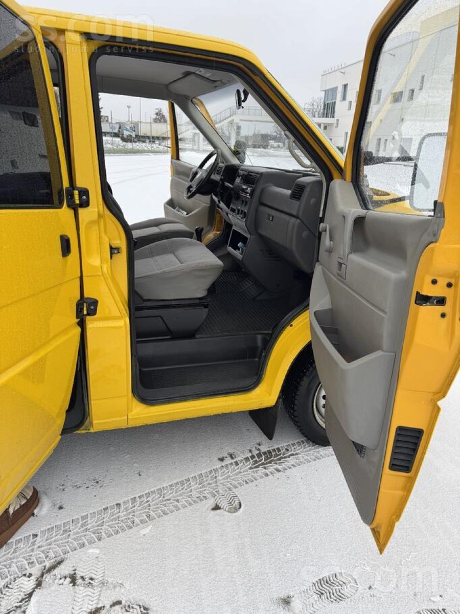 Yellow Volkswagen Transporter 2001 in Rezekne, with an engine capacity of 2.50 L and mileage of 150 thousand km for 5999 €, photo 11 on AUTOMOTO.COM.LV
