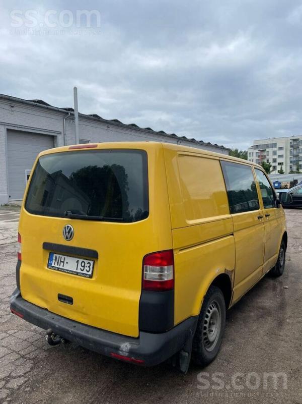 Yellow Volkswagen Transporter 2013 in Riga, with an engine capacity of 2.00 L and mileage of 222 thousand km for 8900 €, photo 4 on AUTOMOTO.COM.LV