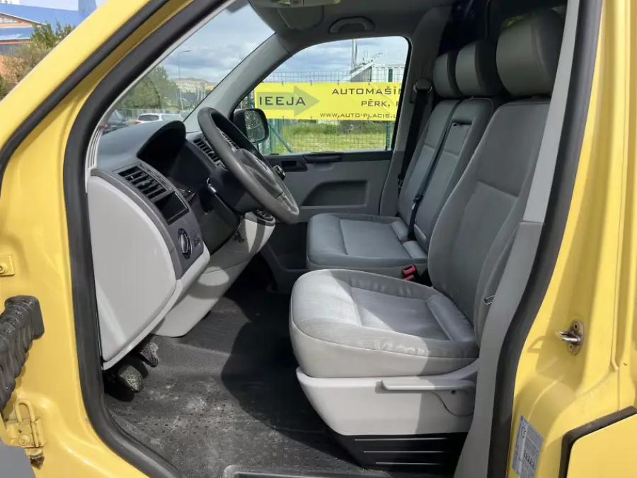 Yellow Volkswagen Transporter 2014 in Riga, with an engine capacity of 2.00 L and mileage of 191 thousand km for 9450 €, photo 10 on AUTOMOTO.COM.LV