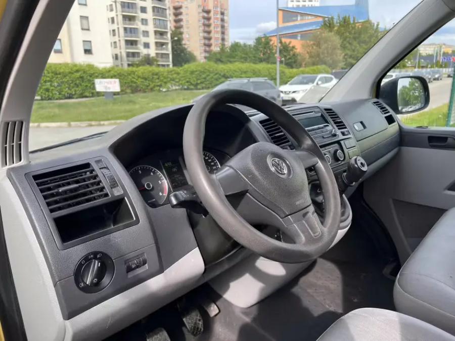 Yellow Volkswagen Transporter 2014 in Riga, with an engine capacity of 2.00 L and mileage of 191 thousand km for 9450 €, photo 13 on AUTOMOTO.COM.LV