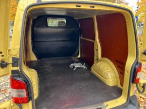 Yellow Volkswagen Transporter 2014 in Riga, with an engine capacity of 2.00 L and mileage of 191 thousand km for 9450 €, photo 9 on AUTOMOTO.COM.LV