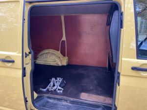 Yellow Volkswagen Transporter 2014 in Riga, with an engine capacity of 2.00 L and mileage of 191 thousand km for 9450 €, photo 10 on AUTOMOTO.COM.LV
