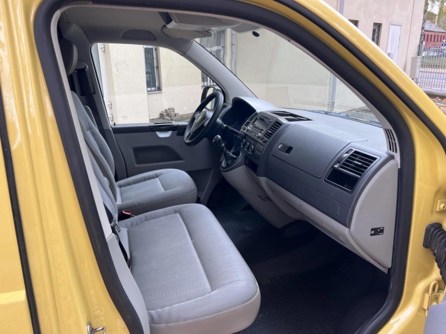Yellow Volkswagen Transporter 2014 in Riga, with an engine capacity of 2.00 L and mileage of 191 thousand km for 9450 €, photo 12 on AUTOMOTO.COM.LV