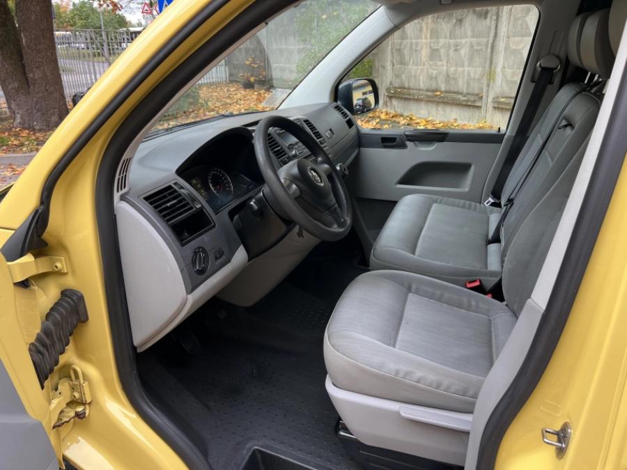 Yellow Volkswagen Transporter 2014 in Riga, with an engine capacity of 2.00 L and mileage of 191 thousand km for 9450 €, photo 14 on AUTOMOTO.COM.LV