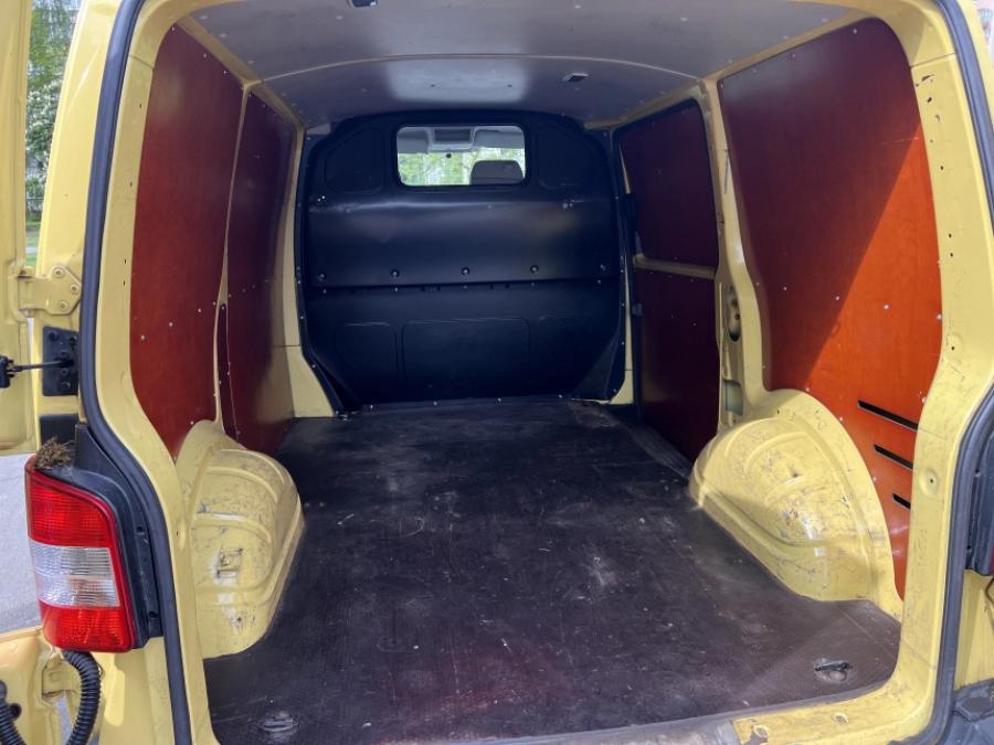 Yellow Volkswagen Transporter 2014 in Riga, with an engine capacity of 2.00 L and mileage of 191 thousand km for 9450 €, photo 33 on AUTOMOTO.COM.LV