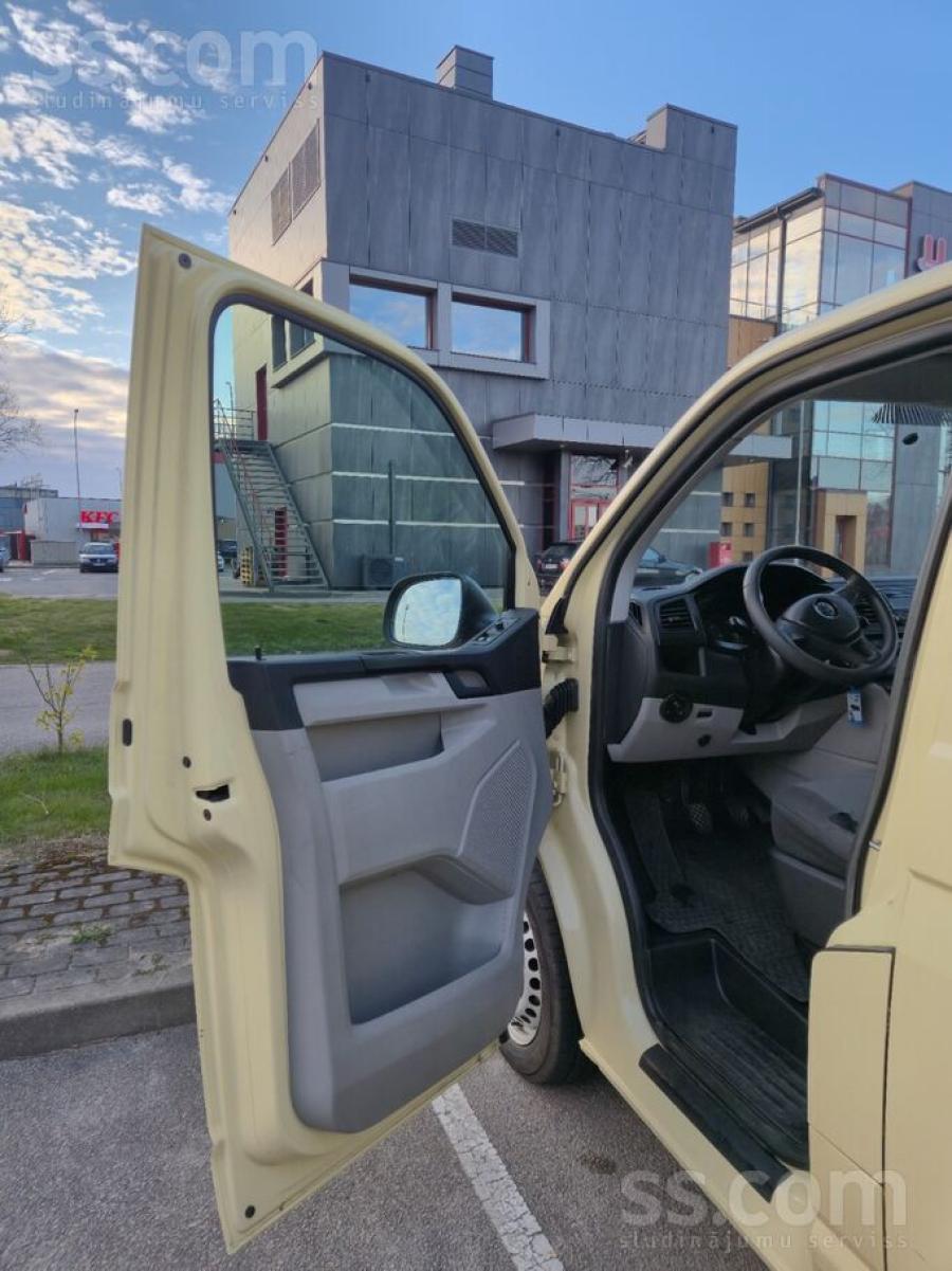 Yellow Volkswagen Transporter 2017 in Riga, with an engine capacity of 2.00 L and mileage of 248 thousand km for 9900 €, photo 10 on AUTOMOTO.COM.LV