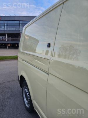 Yellow Volkswagen Transporter 2017 in Riga, with an engine capacity of 2.00 L and mileage of 248 thousand km for 9900 €, photo 12 on AUTOMOTO.COM.LV