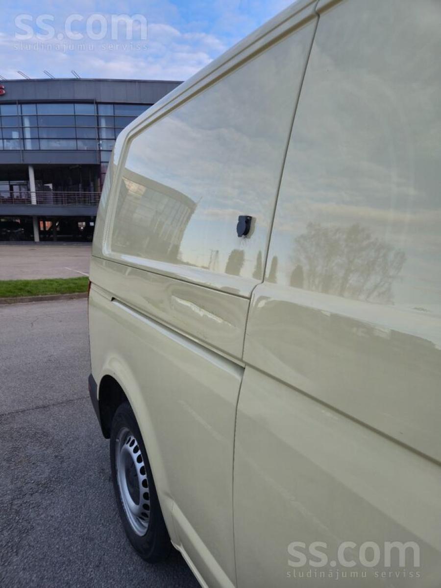 Yellow Volkswagen Transporter 2017 in Riga, with an engine capacity of 2.00 L and mileage of 248 thousand km for 9900 €, photo 12 on AUTOMOTO.COM.LV