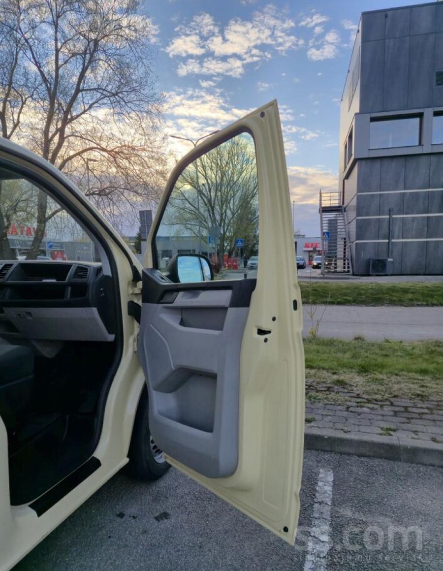 Yellow Volkswagen Transporter 2017 in Riga, with an engine capacity of 2.00 L and mileage of 248 thousand km for 9900 €, photo 16 on AUTOMOTO.COM.LV