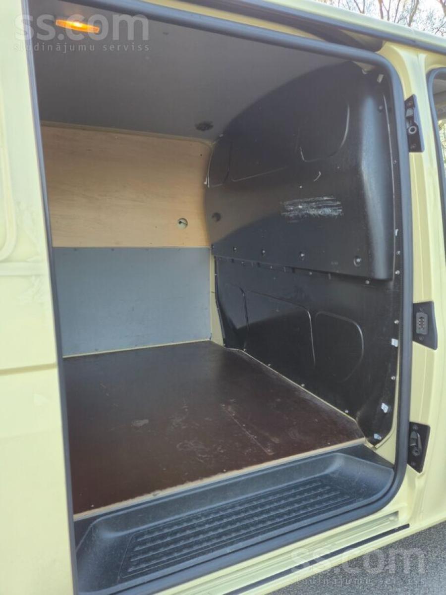 Yellow Volkswagen Transporter 2017 in Riga, with an engine capacity of 2.00 L and mileage of 248 thousand km for 9900 €, photo 21 on AUTOMOTO.COM.LV