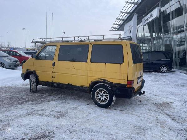 Yellow Volkswagen Transporter 1994 in Siauliai, with an engine capacity of 2.46 L and mileage of 248 thousand km for 2200 €, photo 5 on AUTOMOTO.COM.LV