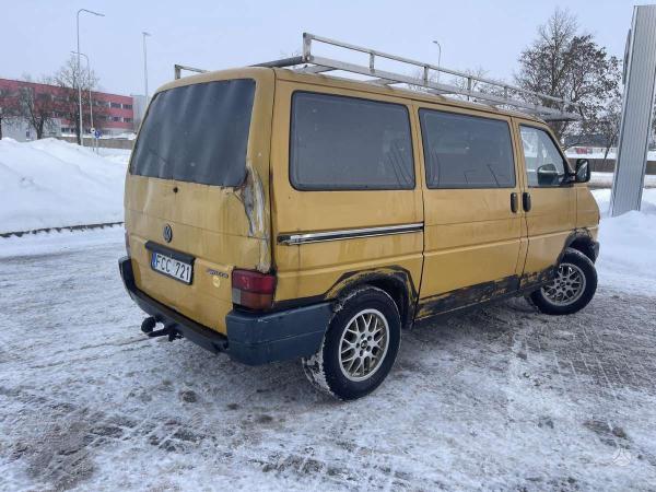 Yellow Volkswagen Transporter 1994 in Siauliai, with an engine capacity of 2.46 L and mileage of 248 thousand km for 2200 €, photo 7 on AUTOMOTO.COM.LV