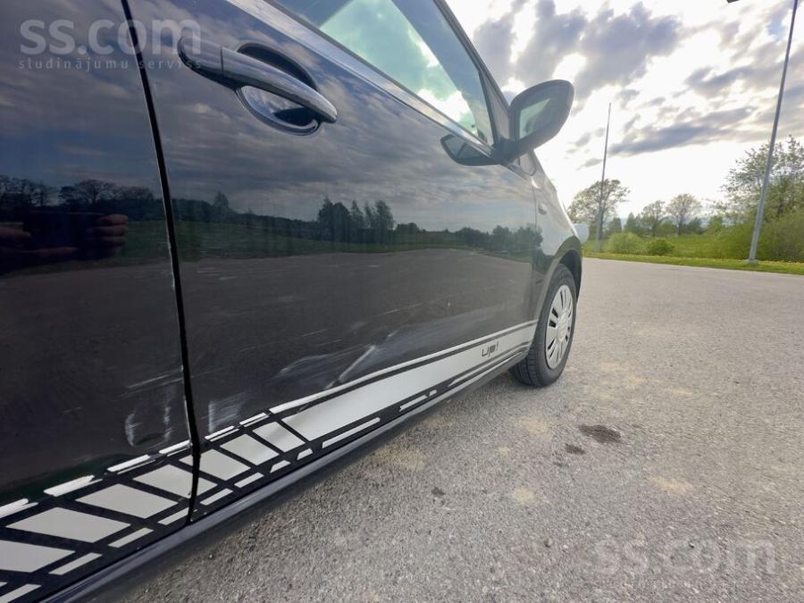 Black Volkswagen Up 2013 in Riga, with an engine capacity of 1.00 L and mileage of 179 thousand km for 3300 €, photo 14 on AUTOMOTO.COM.LV