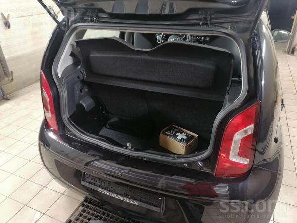 Melns Volkswagen Up 2014 Valmiera, ar dzinēja tilpumu 1.00 L un nobraukumu 120 tūkst. km par 6400 €, foto 5 vietnē AUTOMOTO.COM.LV