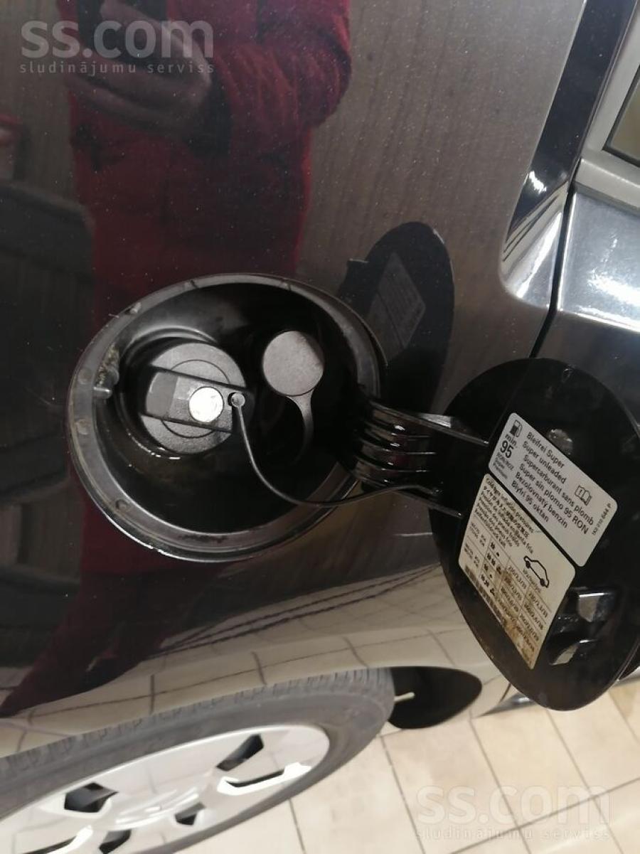 Melns Volkswagen Up 2014 Valmiera, ar dzinēja tilpumu 1.00 L un nobraukumu 120 tūkst. km par 6400 €, foto 21 vietnē AUTOMOTO.COM.LV