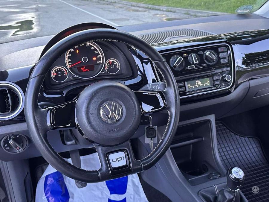Melns Volkswagen Up 2014 Jonava, ar dzinēja tilpumu 1.00 L un nobraukumu 184 tūkst. km par 3499 €, foto 23 vietnē AUTOMOTO.COM.LV