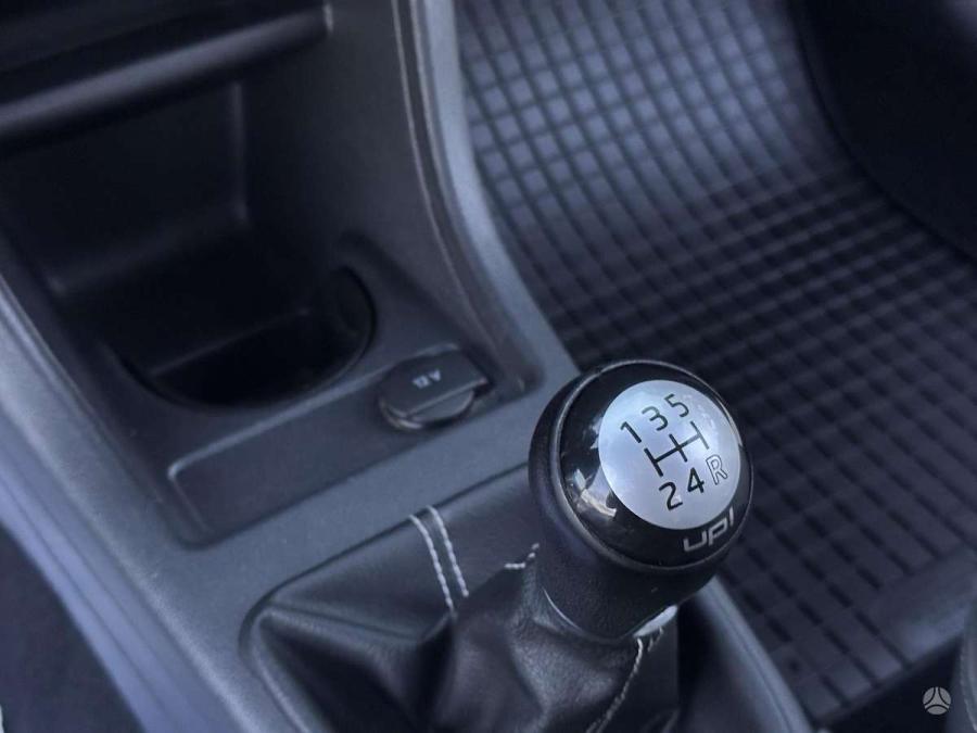 Melns Volkswagen Up 2014 Jonava, ar dzinēja tilpumu 1.00 L un nobraukumu 184 tūkst. km par 3499 €, foto 26 vietnē AUTOMOTO.COM.LV