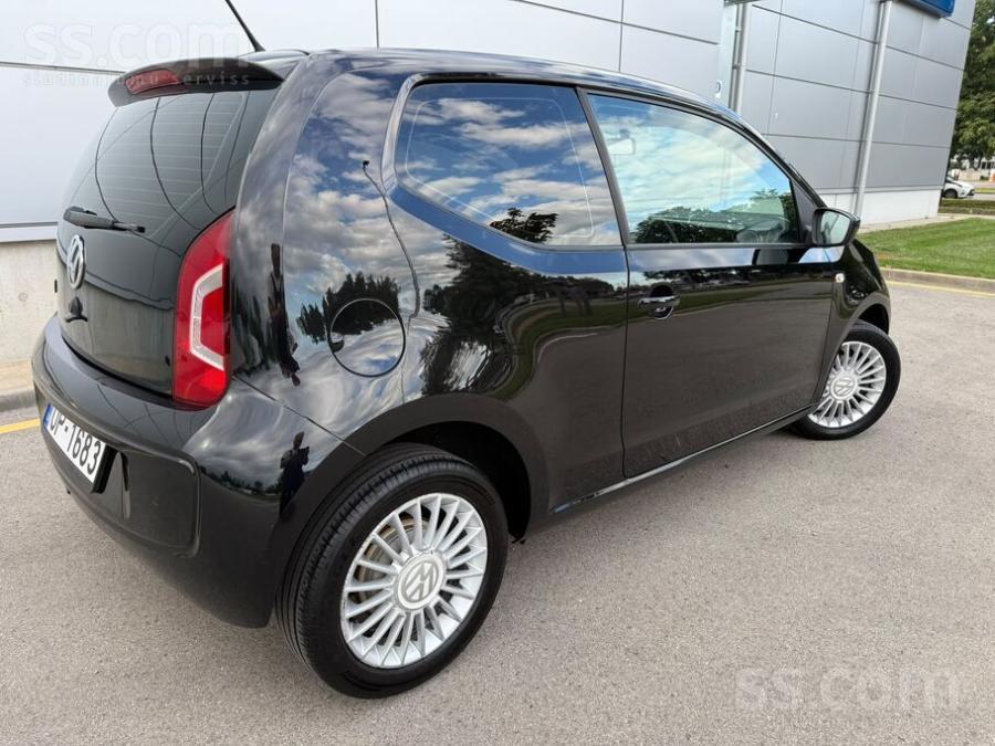 Melns Volkswagen Up 2015 Rīga, ar dzinēja tilpumu 1.00 L un nobraukumu 0 tūkst. km par 4390 €, foto 3 vietnē AUTOMOTO.COM.LV